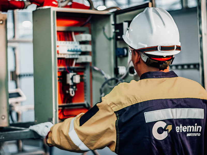 Carreras técnicas en Perú Impulsando el desarrollo económico